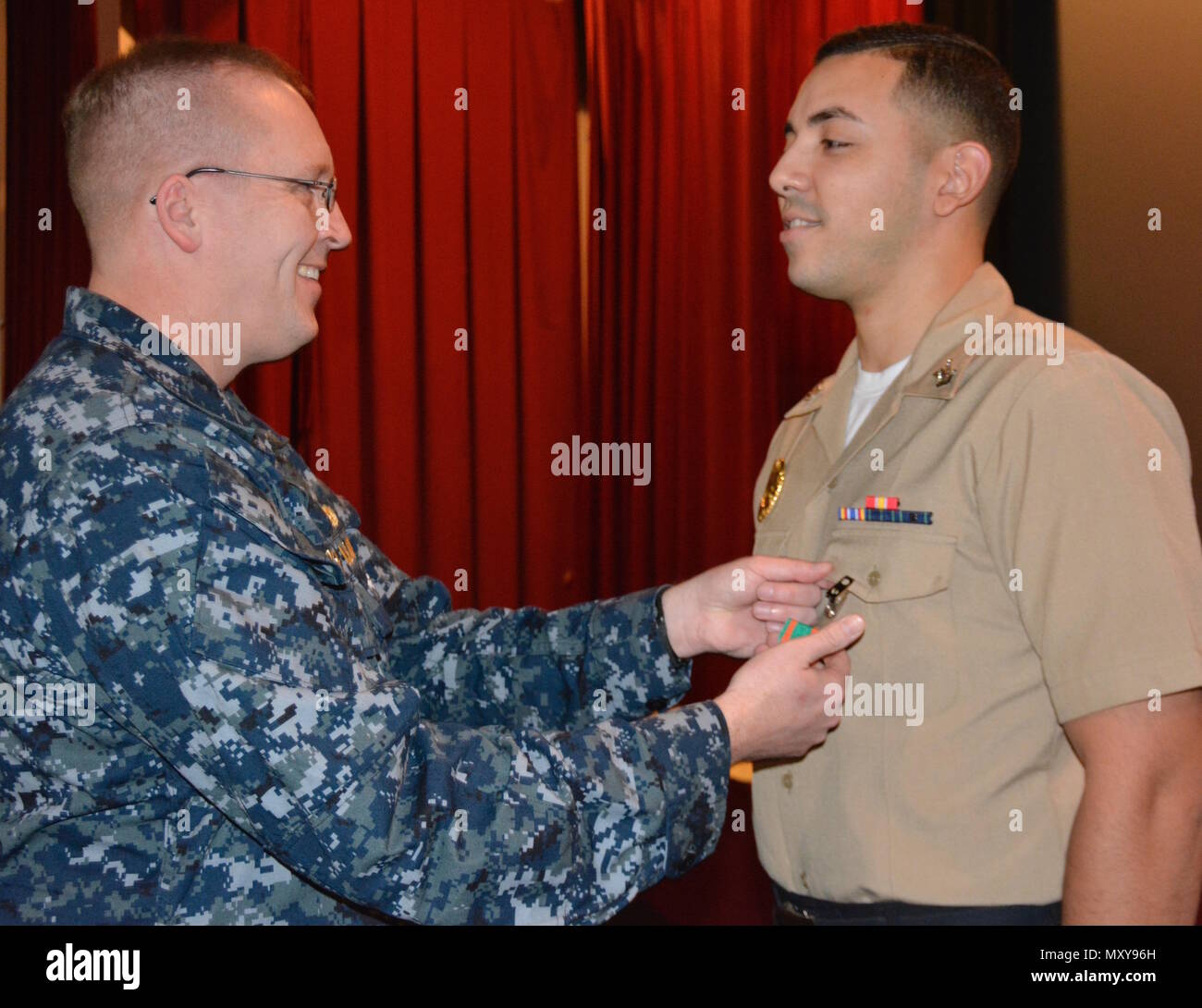 161214-N-UQ990-141 SILVERDALE, Wash. (Dec. 14, 2016) – Capt. Alan ...