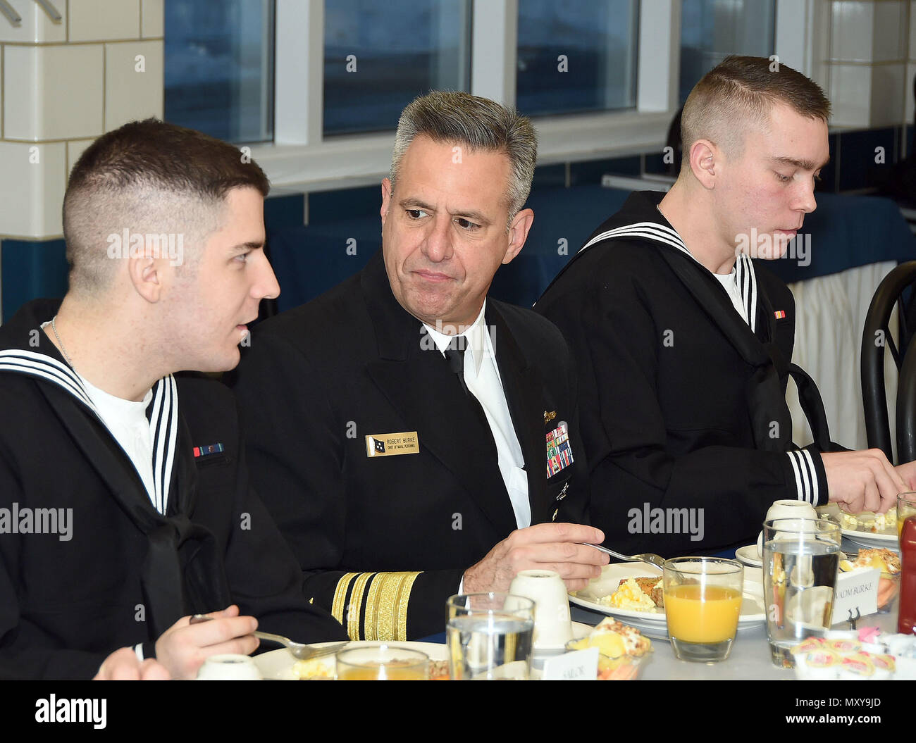 161216-N-IK959-644 GREAT LAKES, Ill. (December 16, 2016) -- Vice Adm ...