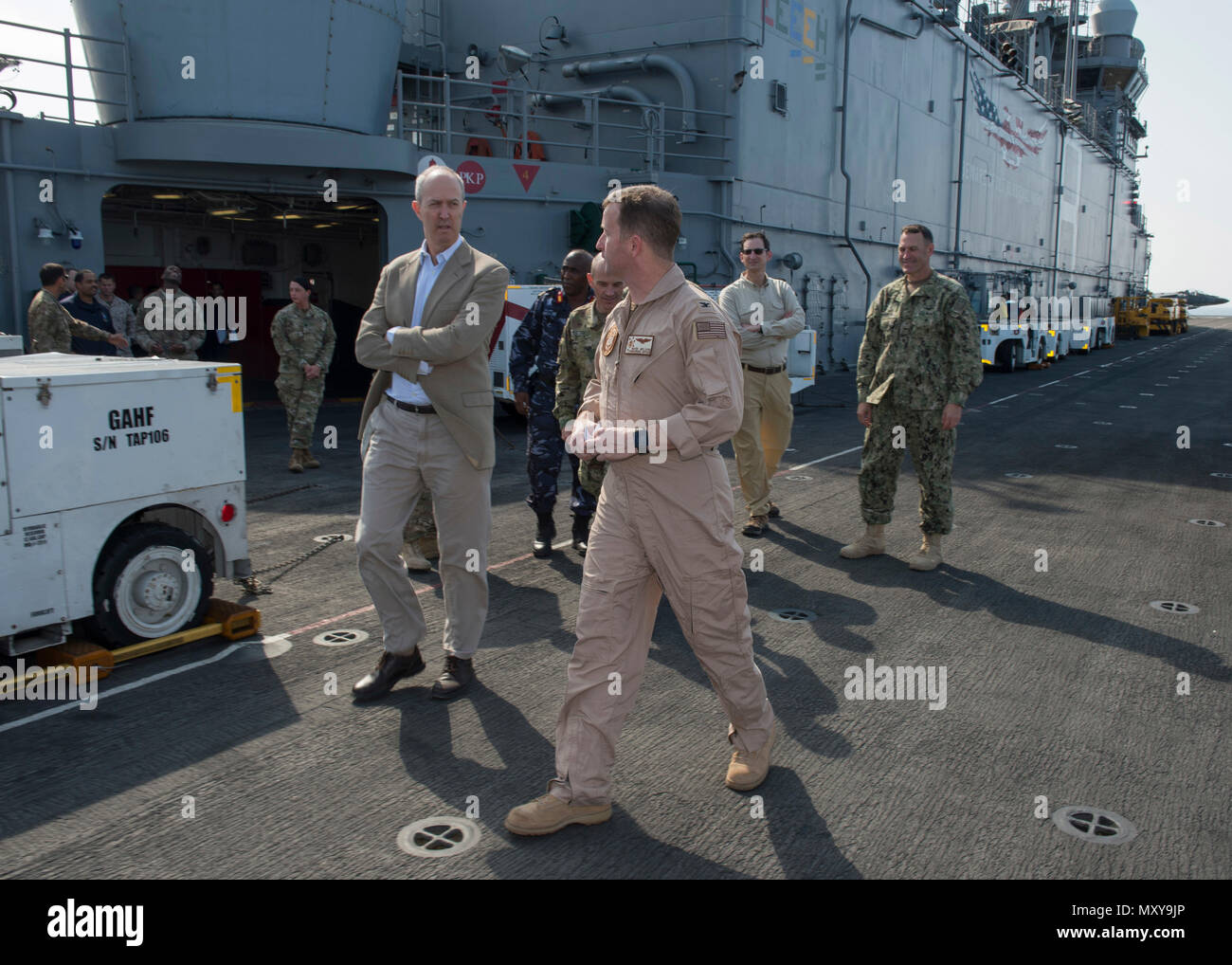 The U.S. Navy amphibious assault ship USS Makin Island (LHD 8 ...