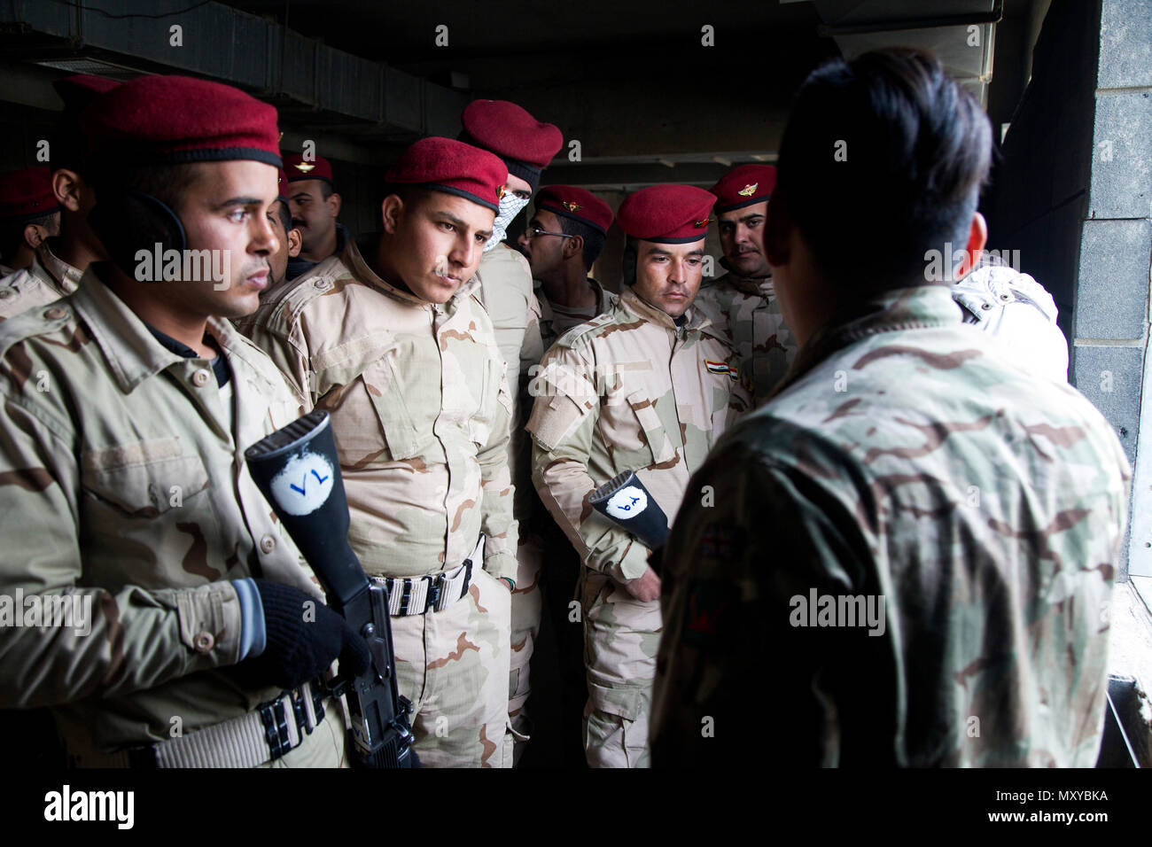 A United Kingdom trainer from Task Group Taji instructs Iraqi Army ...