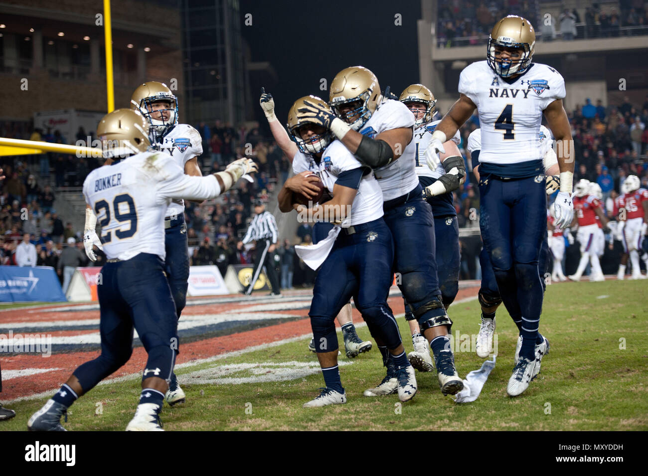 Navy quaterback Malcolm Perry celebrates with his teamates after ...
