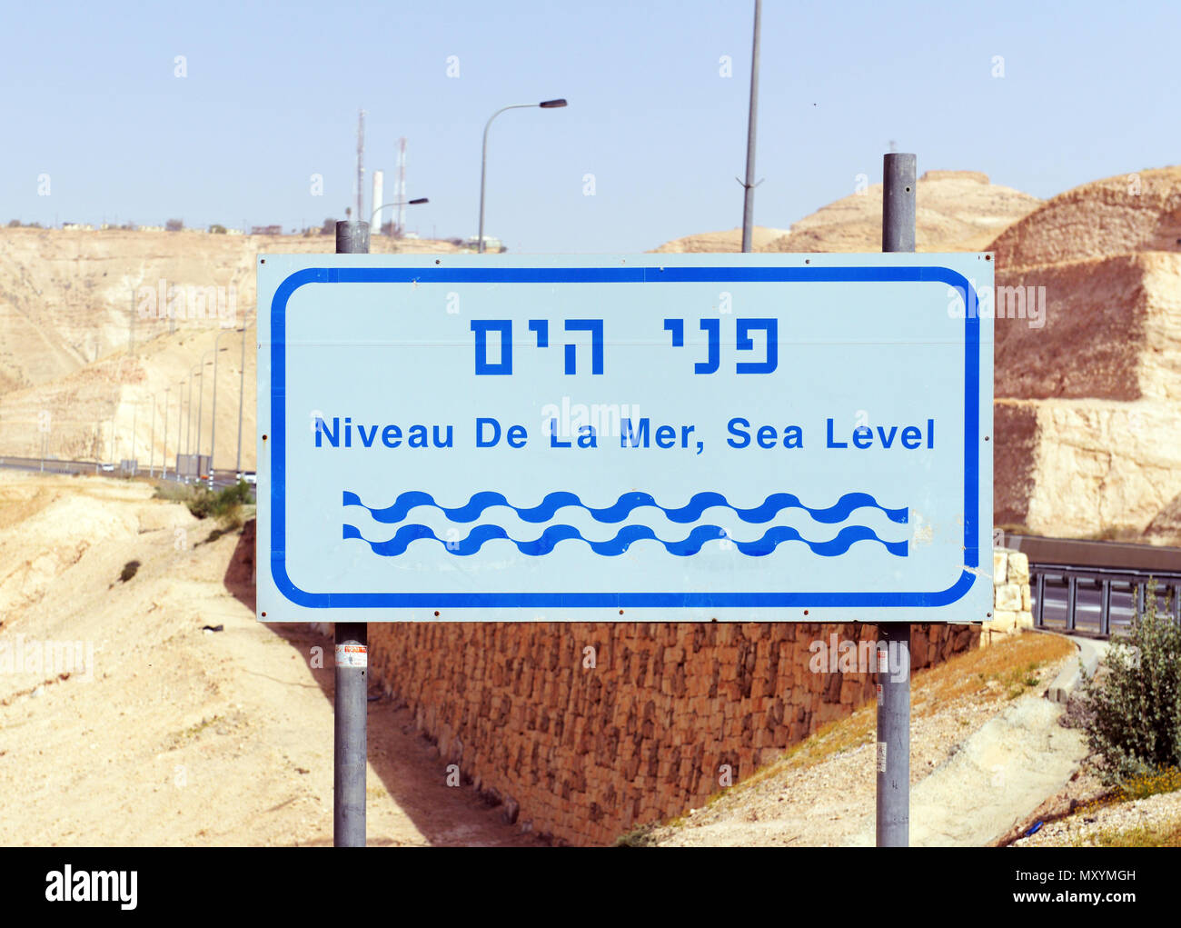 Sea Level mark on the highway to the Dead Sea in Israel Stock Photo - Alamy