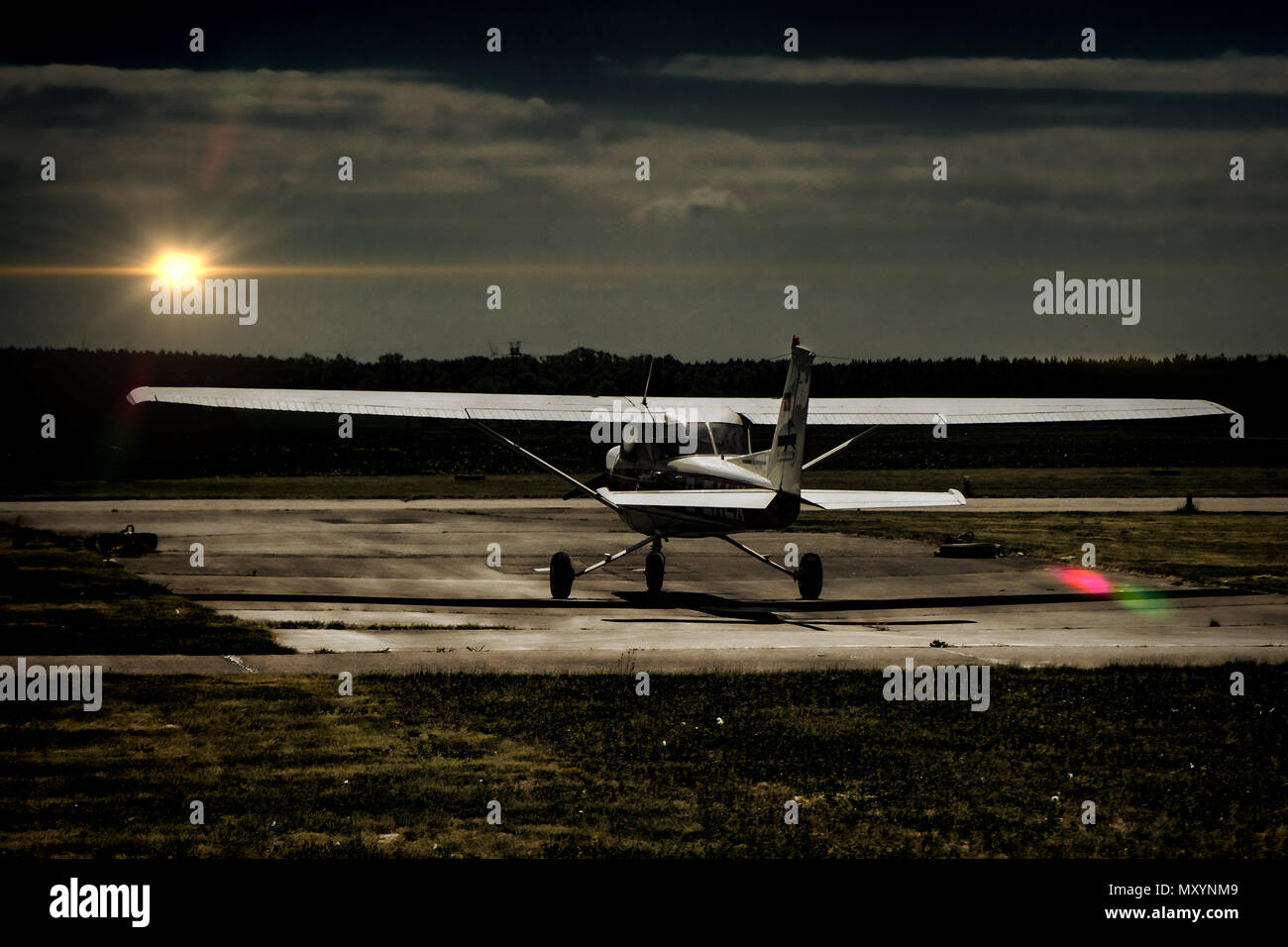 Airfield aircraft airplane hi-res stock photography and images - Alamy