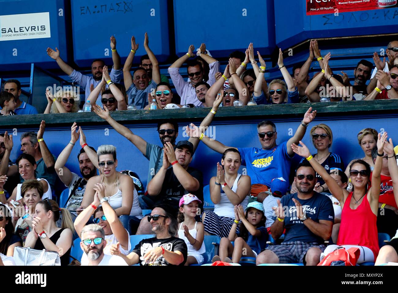 women fans cheer on their team Stock Photo - Alamy
