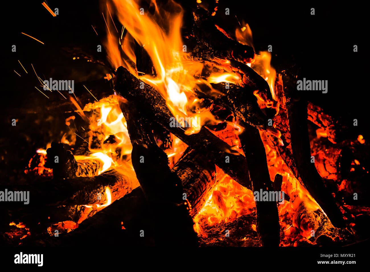 Night bonfire in nature. Burning wood in camp fire, red flames on black ...