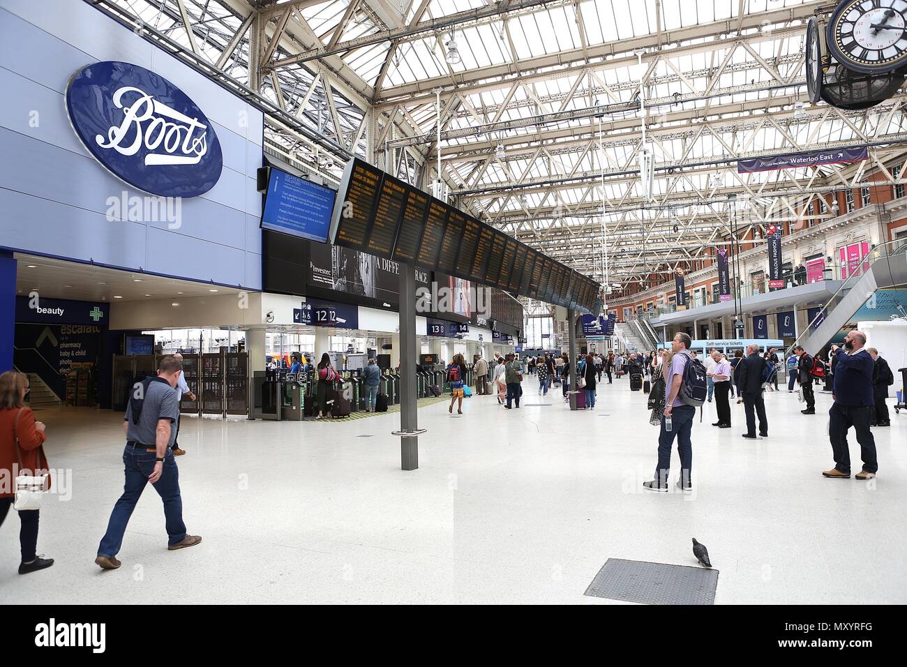 Waterloo Station London England Stock Photo - Alamy