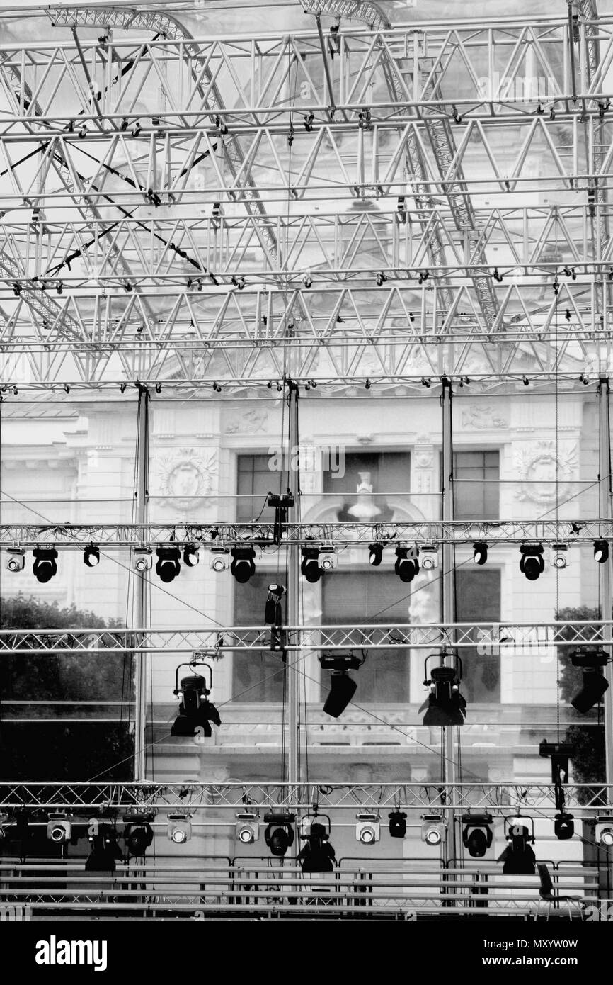 many spotlights that illuminate the stage at a concert Stock Photo - Alamy