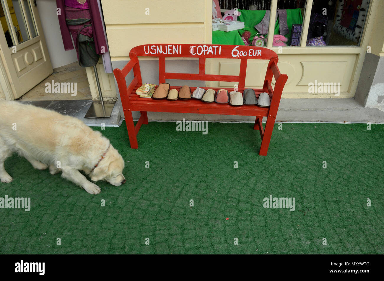 Gift shop store shopfront storefront hi-res stock photography and ...