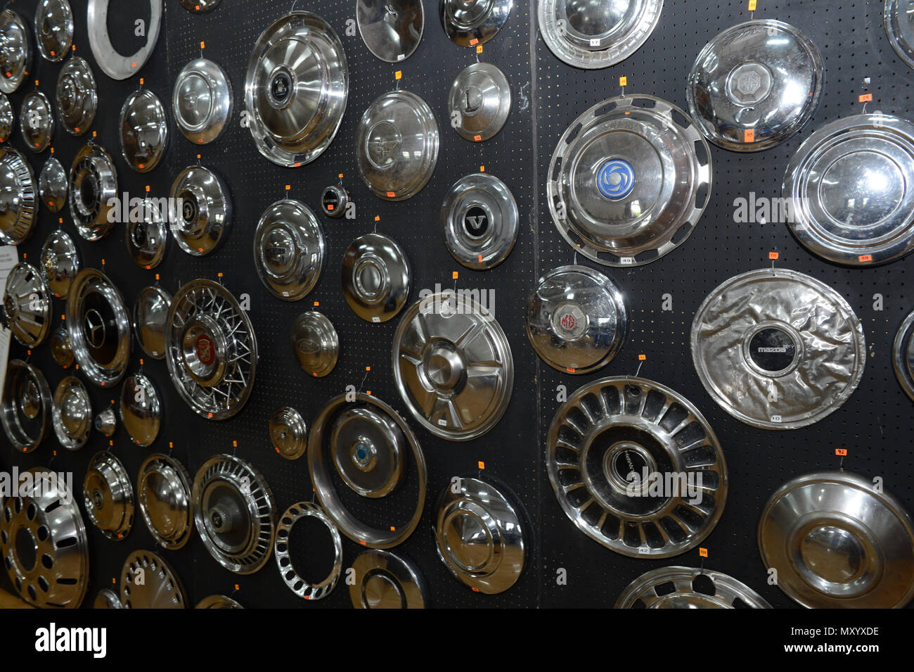 Hub caps hi-res stock photography and images - Alamy