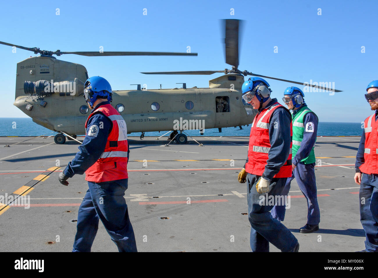Kuwait- Flight Engineers from Bravo Company, 1st BN, 111th AVN REGT ...