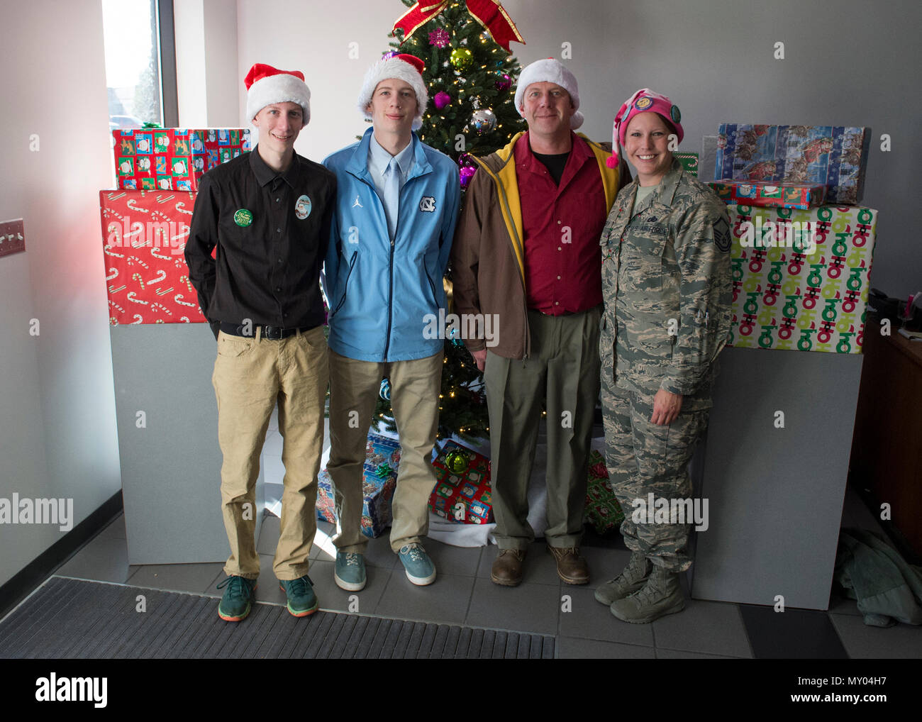 Norad santa track hi-res stock photography and images - Alamy