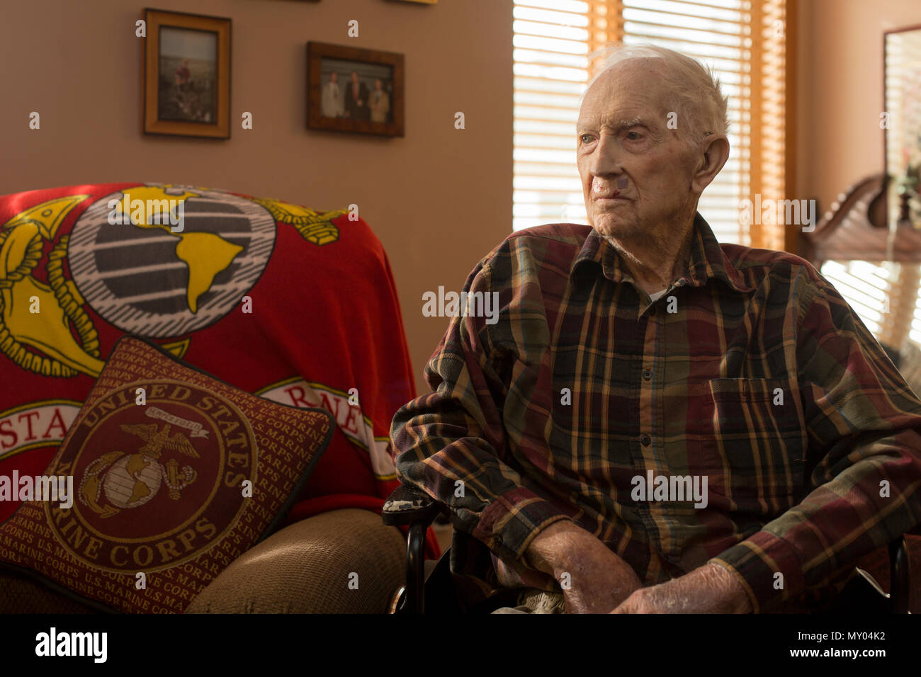 Retired 1st Lt. John J. O’Leary, a Marine veteran of World War II ...