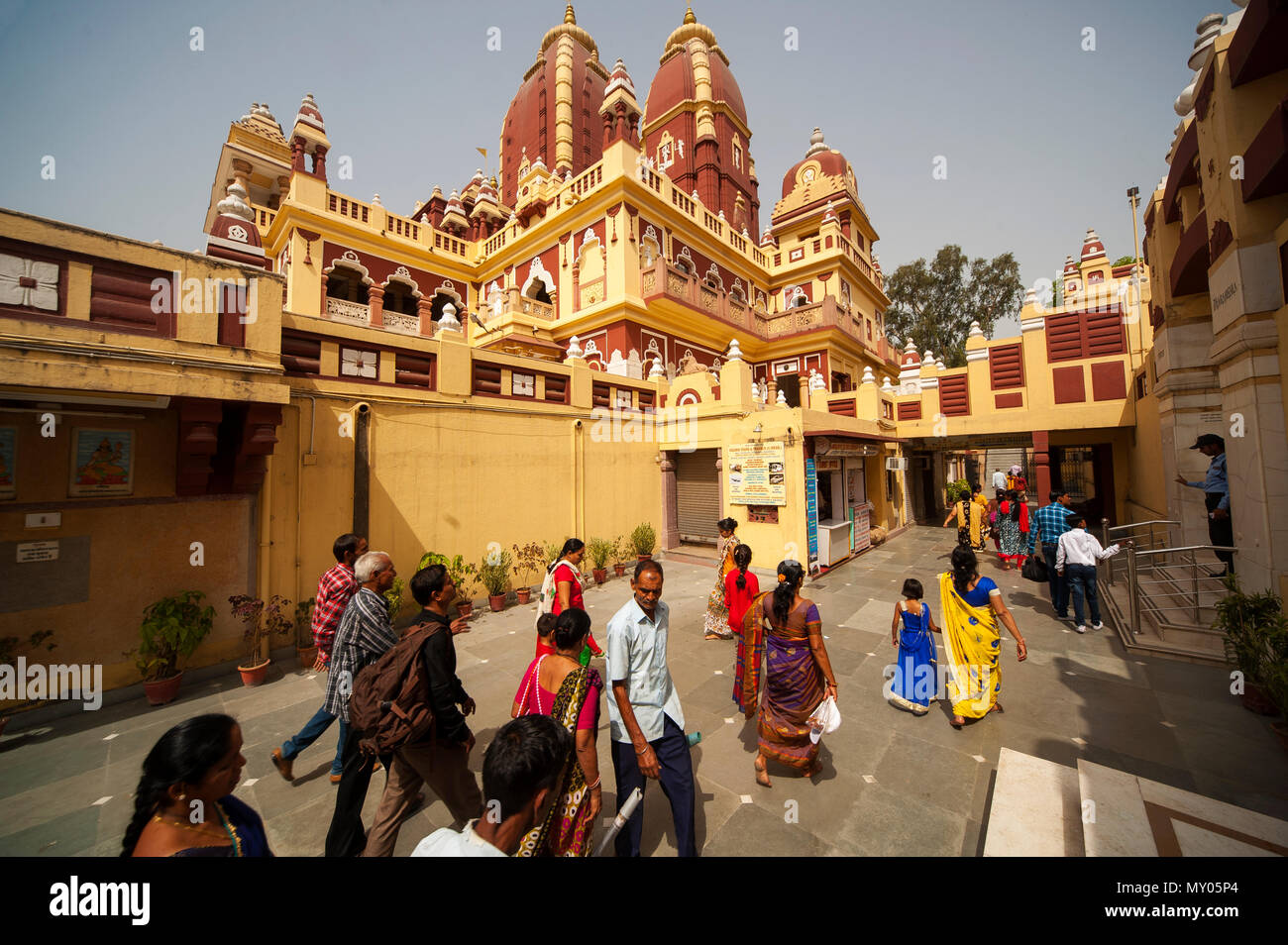 Indian people visiting Birla Mandir, Laxminarayan Temple in New Delhi ...