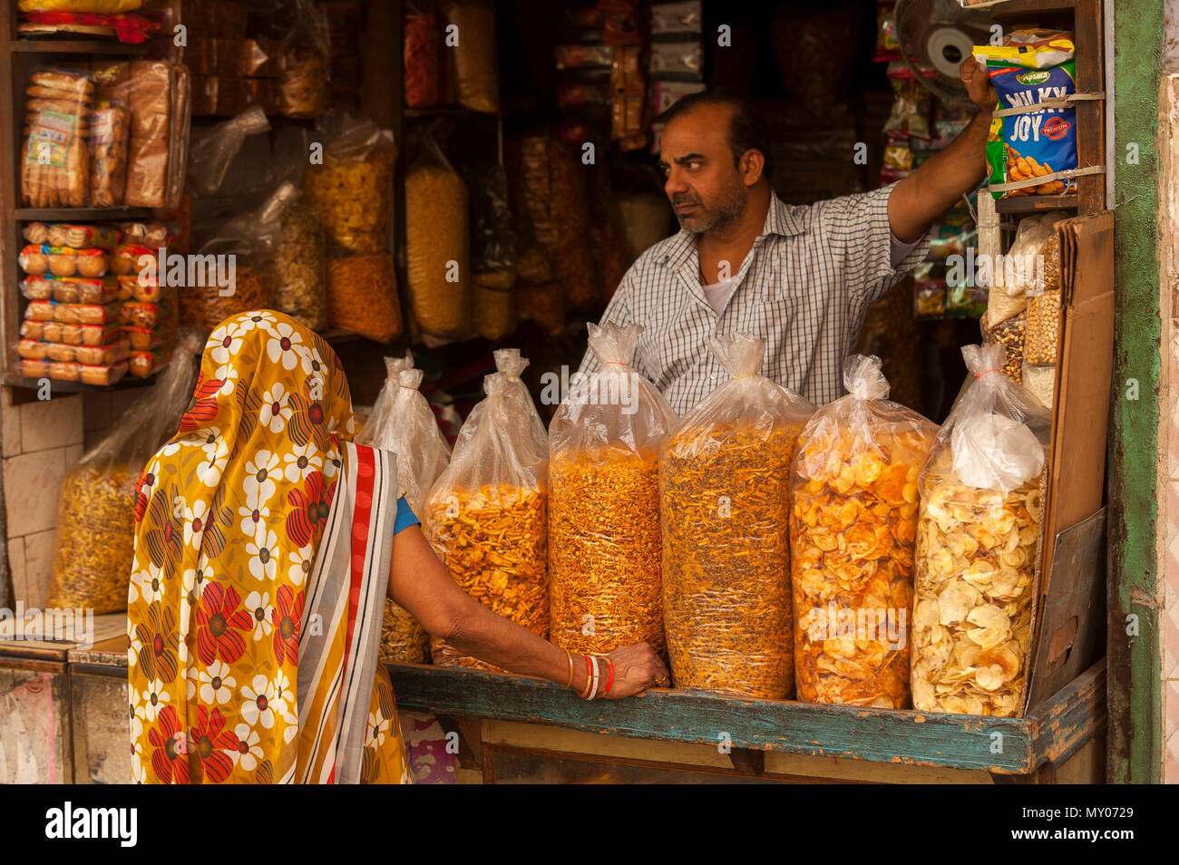 Indian woman buying snacks at a shop in Sangatrashan, Pahar Ganj, New ...