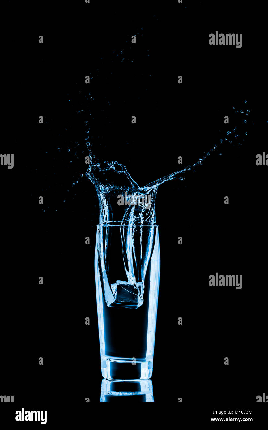Glass drinking water splash hi-res stock photography and images - Alamy