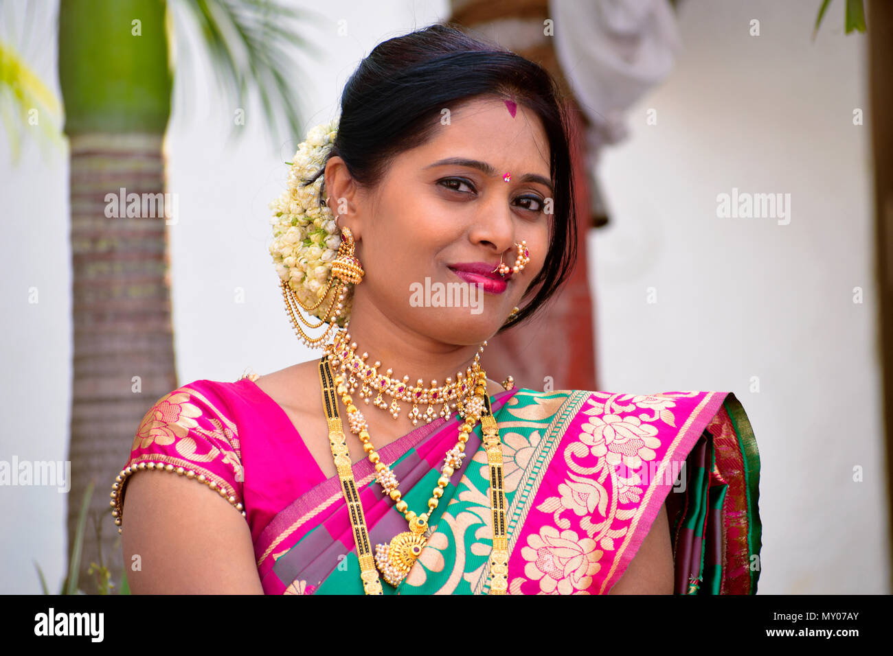 Indian woman portrait red saree hi-res stock photography and images - Alamy