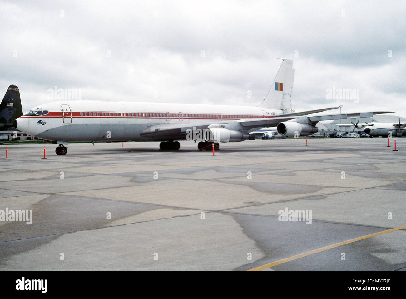 Side view boeing 707 jet hi-res stock photography and images - Alamy