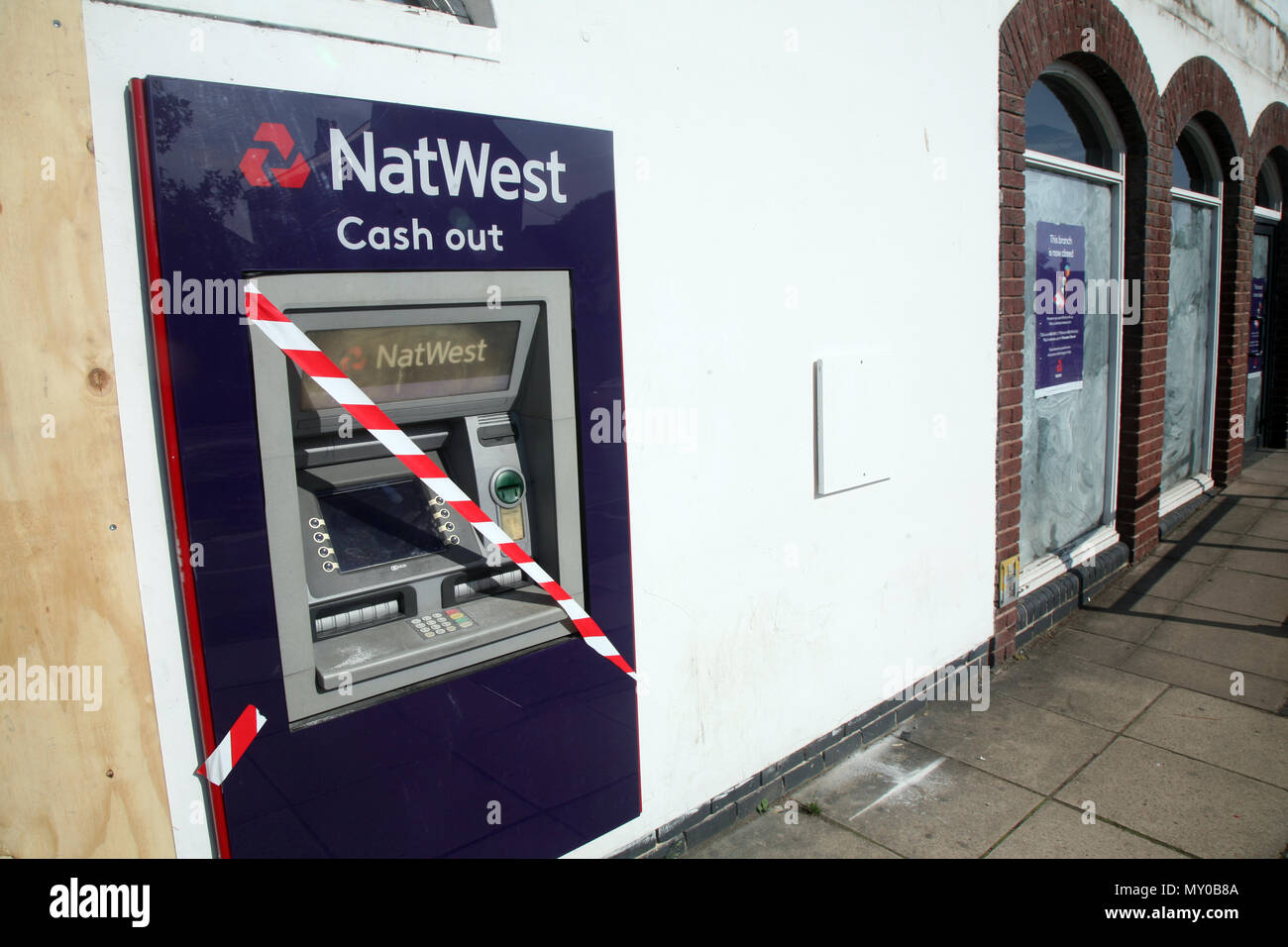 Abandoned atm hi-res stock photography and images - Alamy