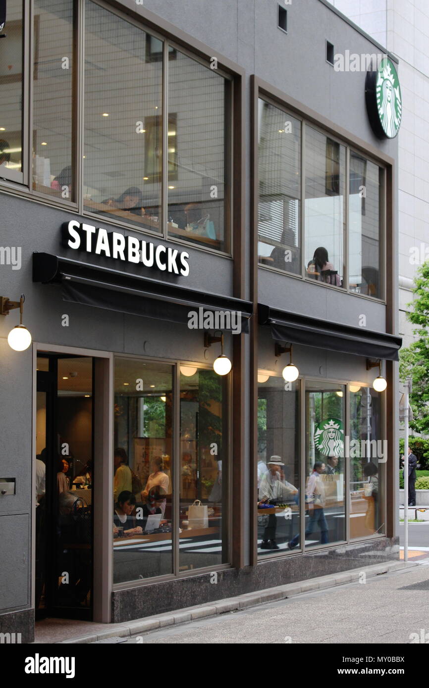 Starbucks exterior hi-res stock photography and images - Alamy