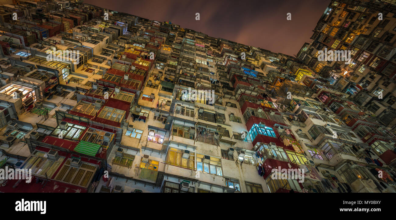Overcrowded residential building in Hong Kong Stock Photo - Alamy