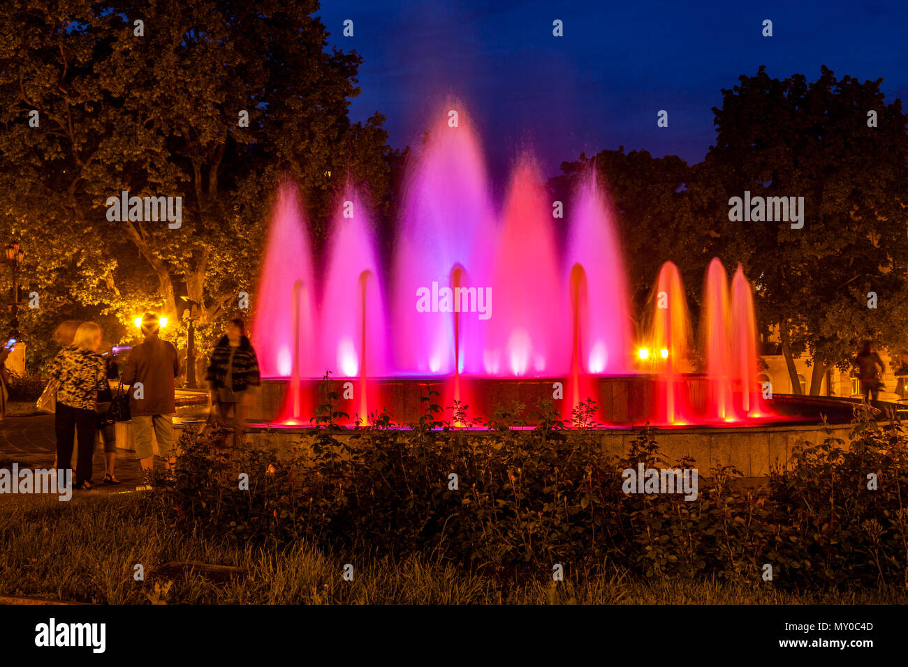 Fountain outside opera house hi-res stock photography and images - Alamy