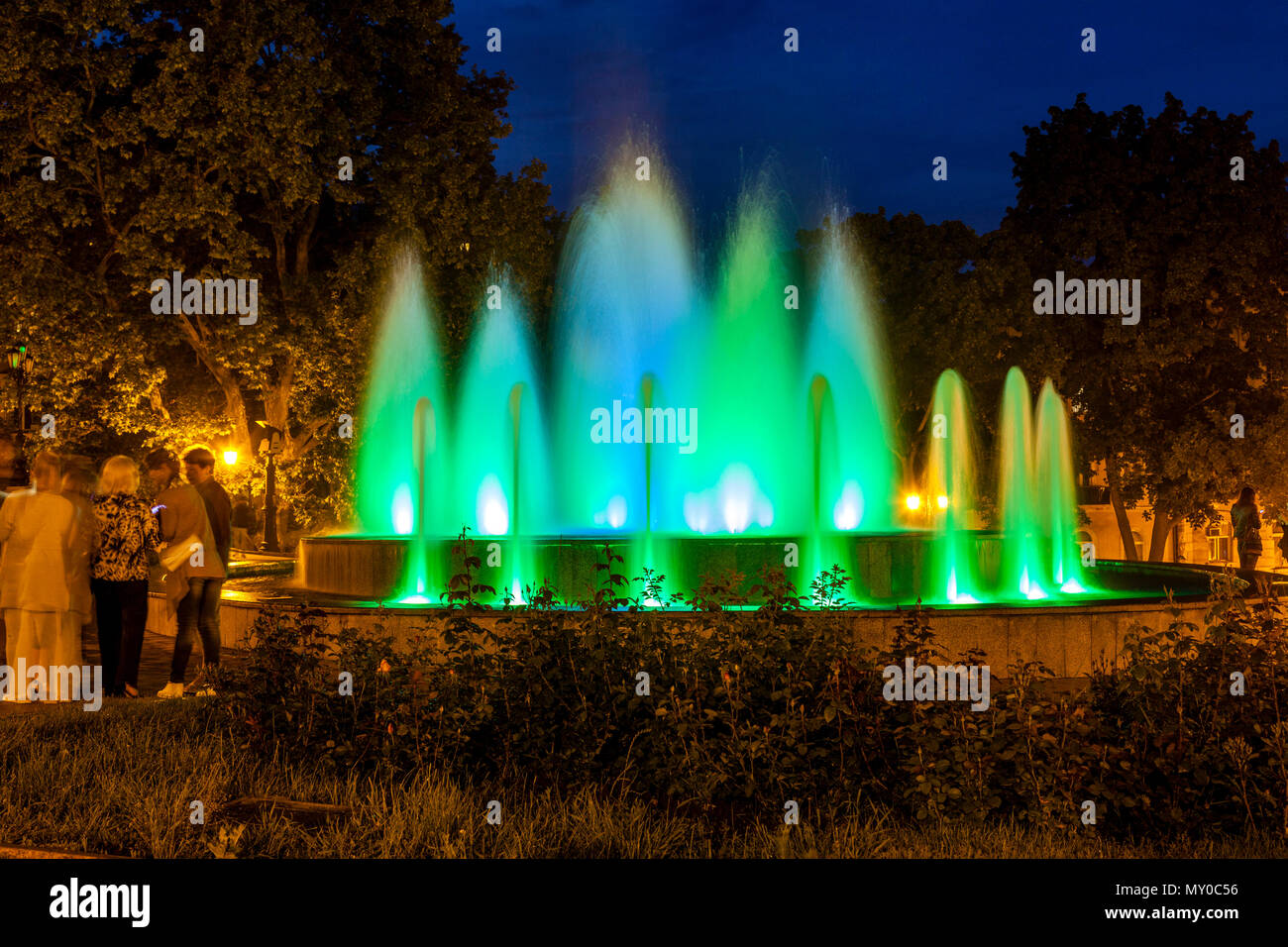 Fountain outside opera house hi-res stock photography and images - Alamy