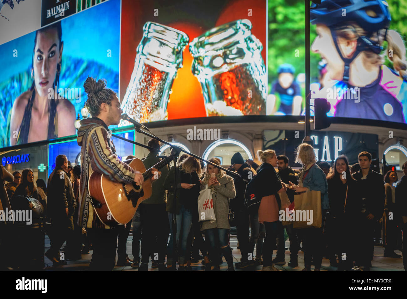 London busker night hi-res stock photography and images - Alamy