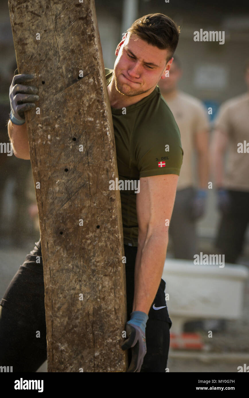 Log toss hi-res stock photography and images - Alamy