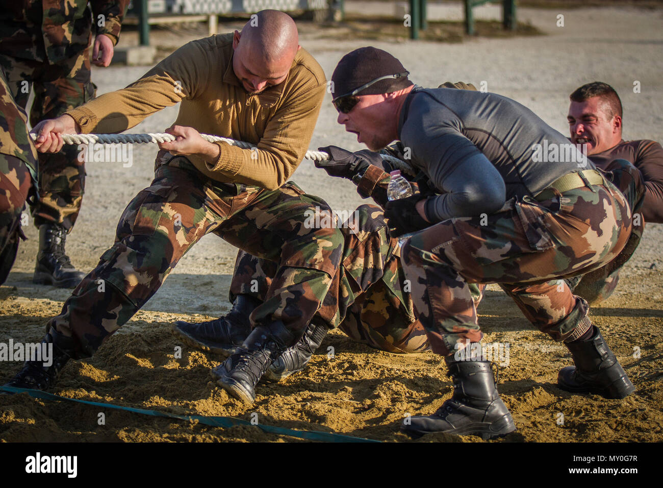 Hungarian soldiers assigned to the Multinational Battle Group-East ...