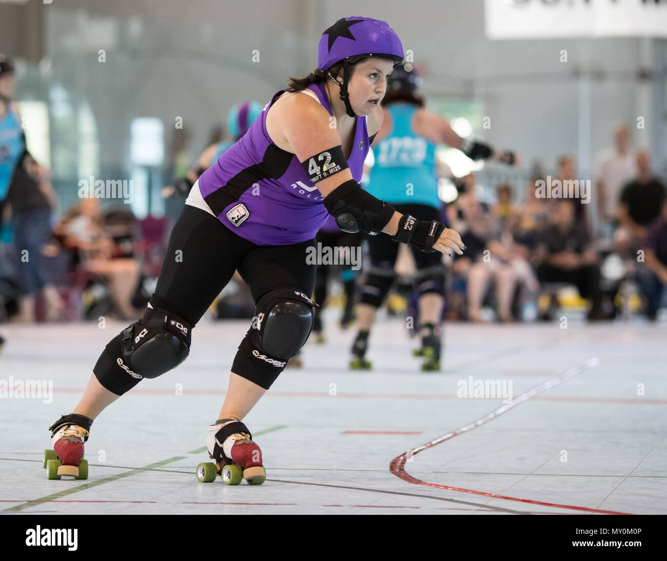 Roller derby rink hi-res stock photography and images - Alamy