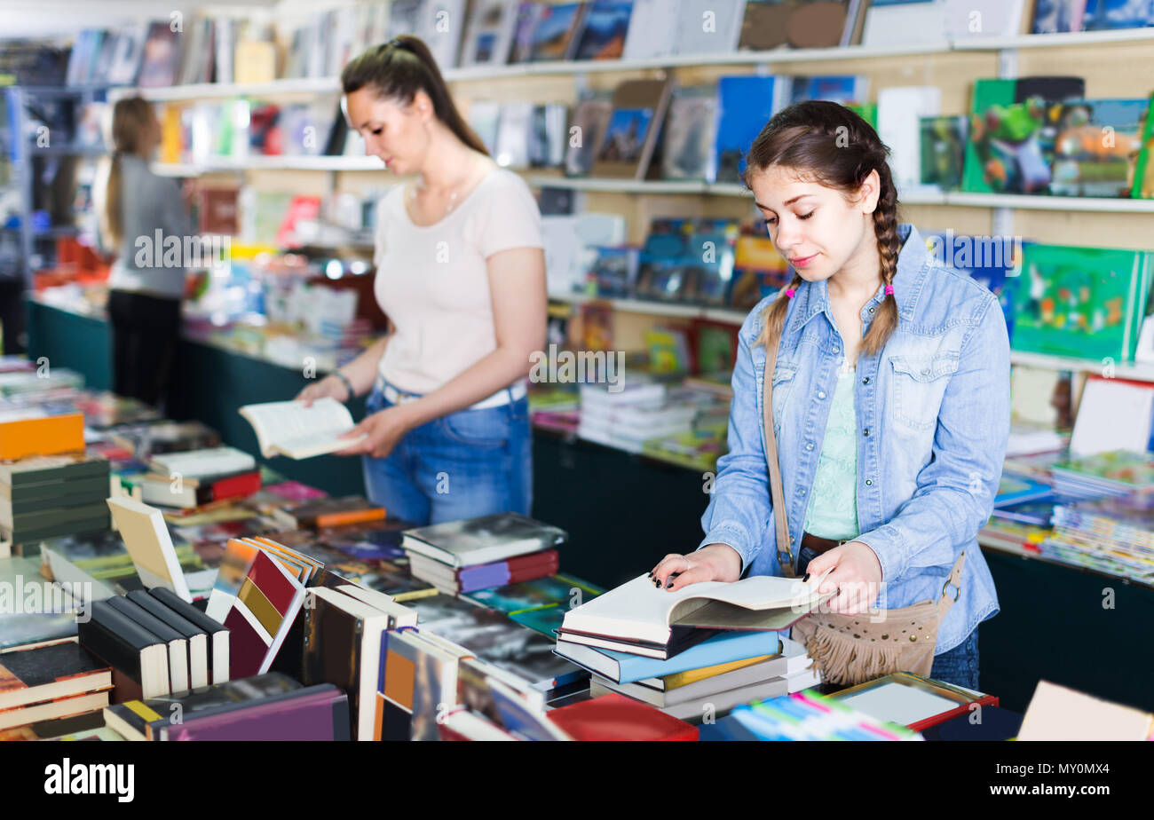 Girl flipping books in hi-res stock photography and images - Alamy