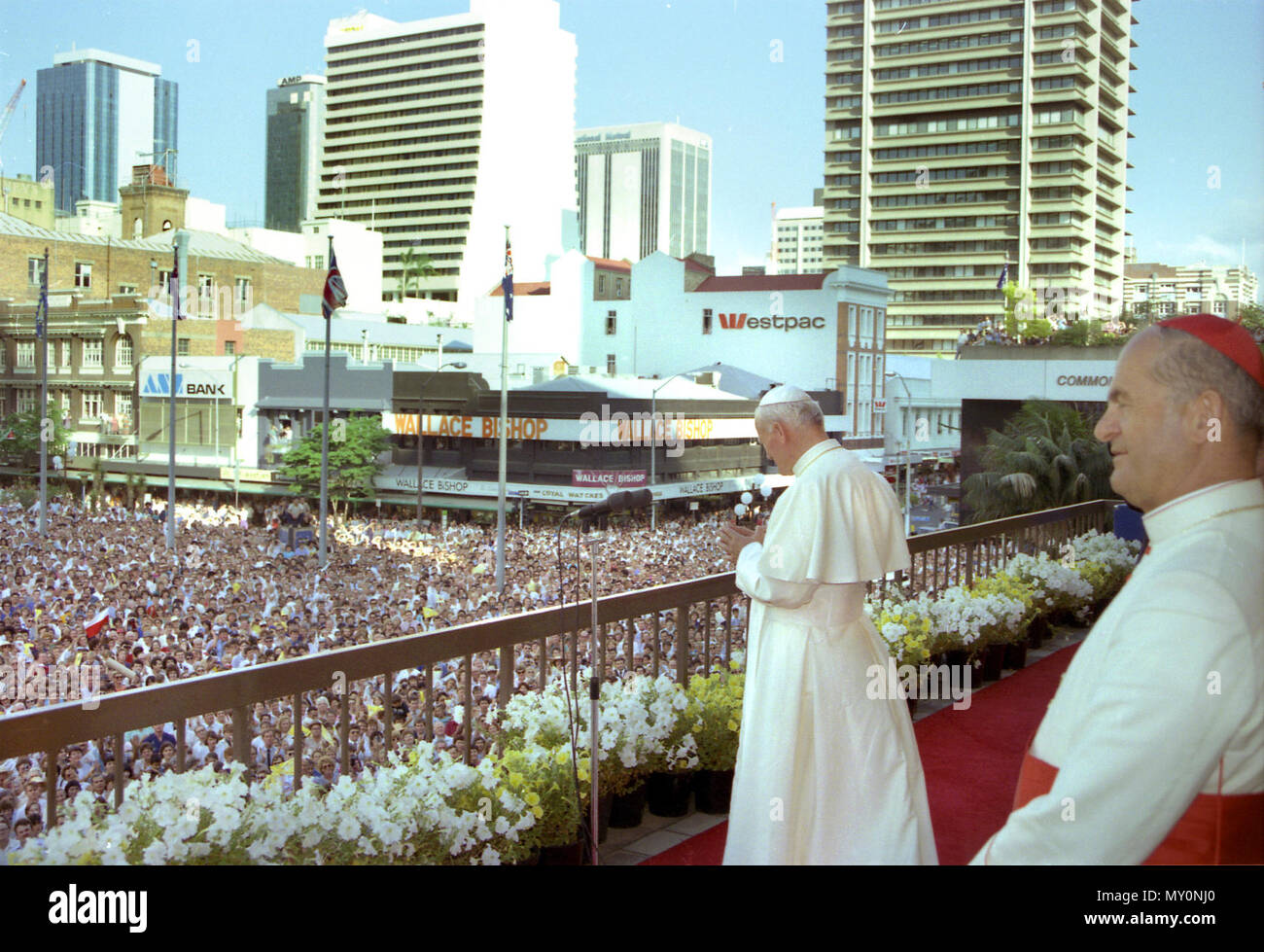 Pope John Paul II addressing the public, Brisbane City Hall,. Pope John ...
