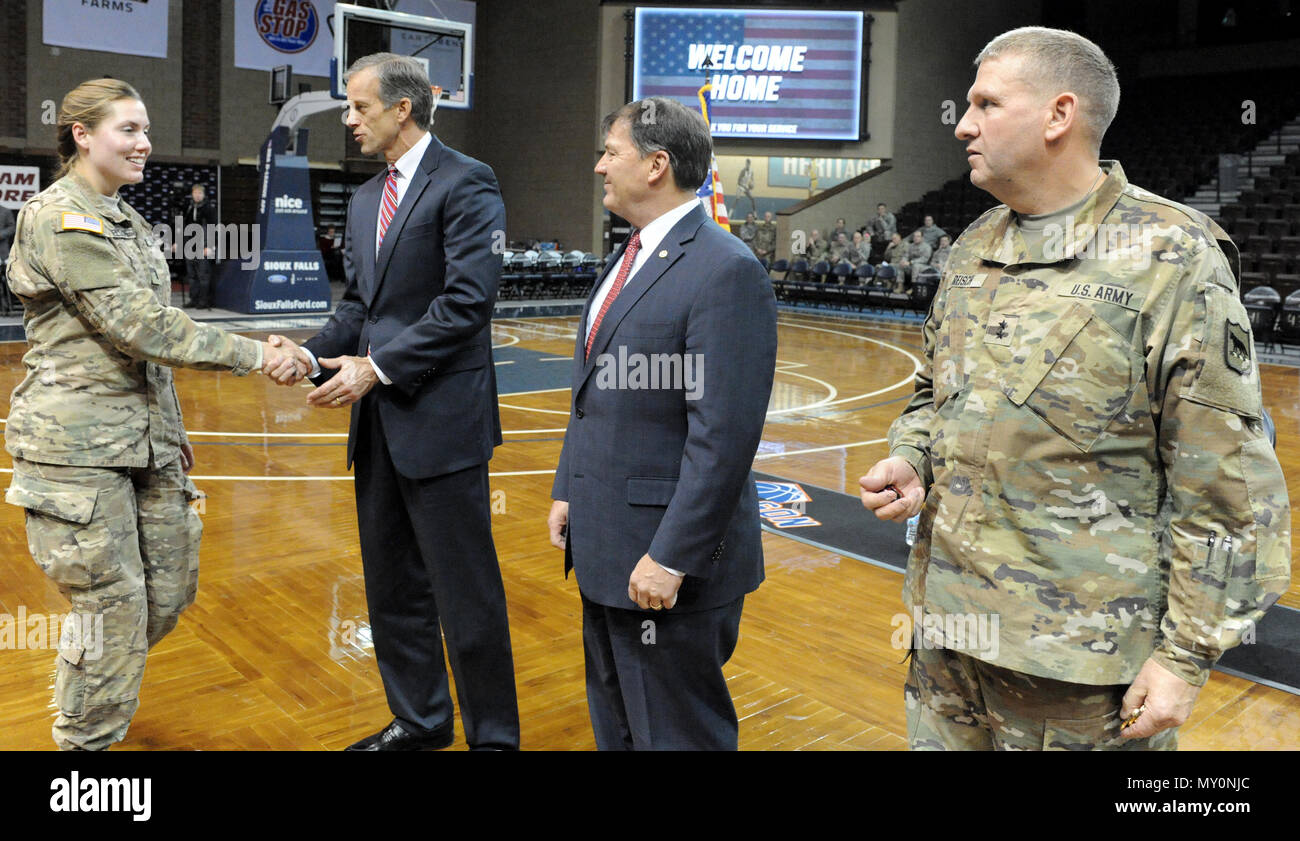 196th maneuver enhancement brigade hi-res stock photography and images ...