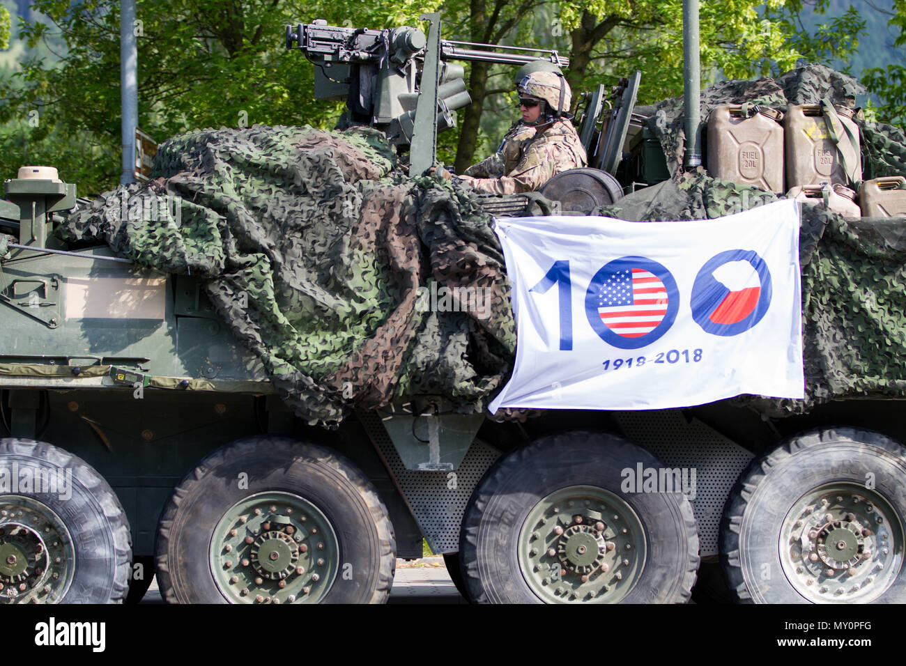 Soldiers of 2nd Cavalry Regiment (2CR) prepare to cross the Czech ...