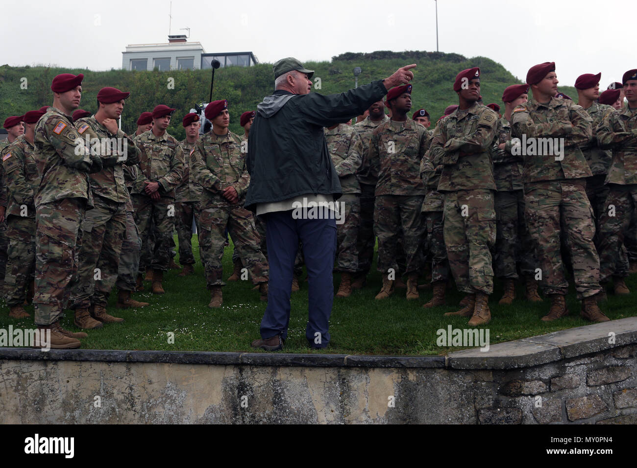 Col. (ret) Keith Nightingale (center), a former 82nd Airborne Division ...