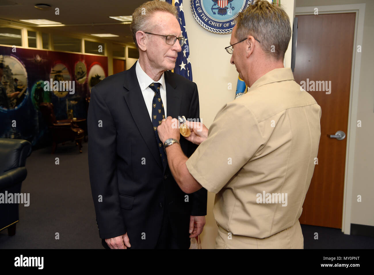 Robert hahn hi-res stock photography and images - Alamy