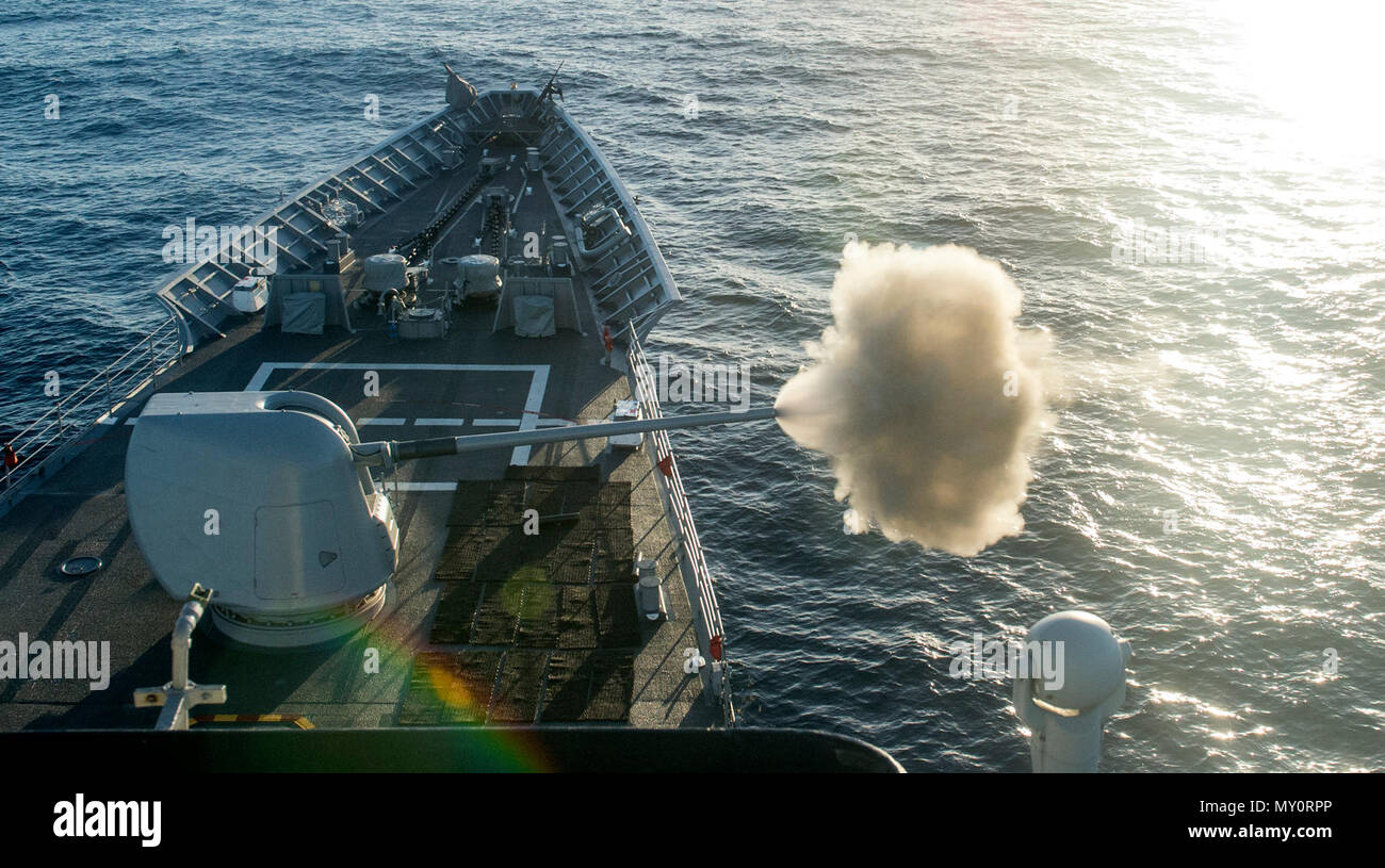161102-N-FT178-046 PACIFIC OCEAN (Nov. 2, 2016) An MK 45/5-inch ...