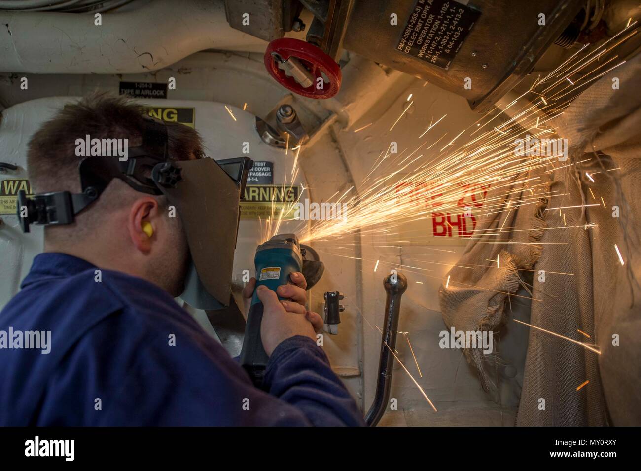 161104-N-DQ503-355 RED SEA (Nov. 4, 2016) Petty Officer 3rd class Sean ...