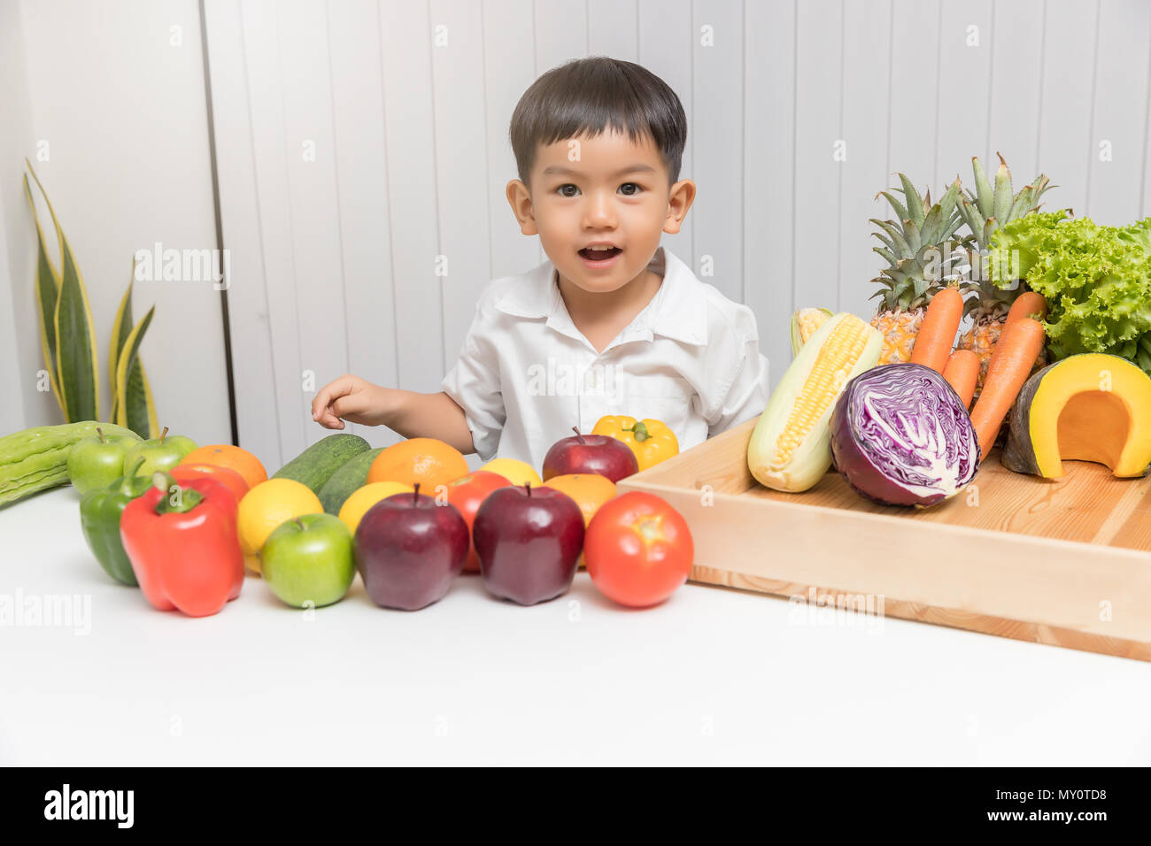 Child eating fruit and vegetables hi-res stock photography and images ...