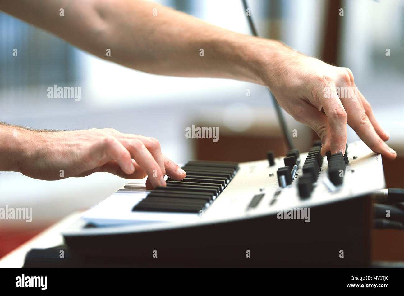 Synthesizer player hi-res stock photography and images - Alamy