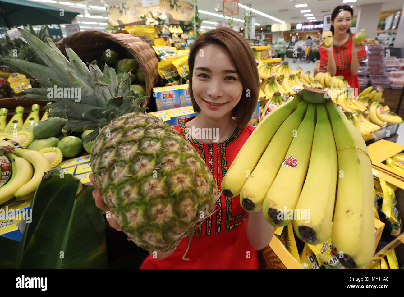 05th June, 2018. Philippine fruits in Seoul Models show Philippine ...