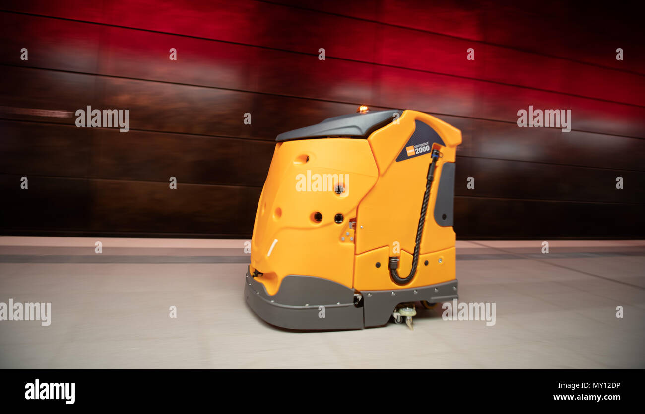 Hamburg, Germany. 05th June, 2018. 05 June 2018, Germany, Hamburg: An ...