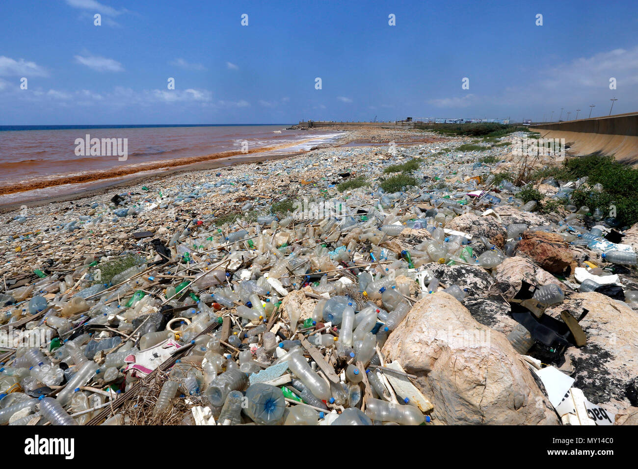 Beirut. 5th June, 2018. Photo taken on June 5, 2018 shows rubbish on ...