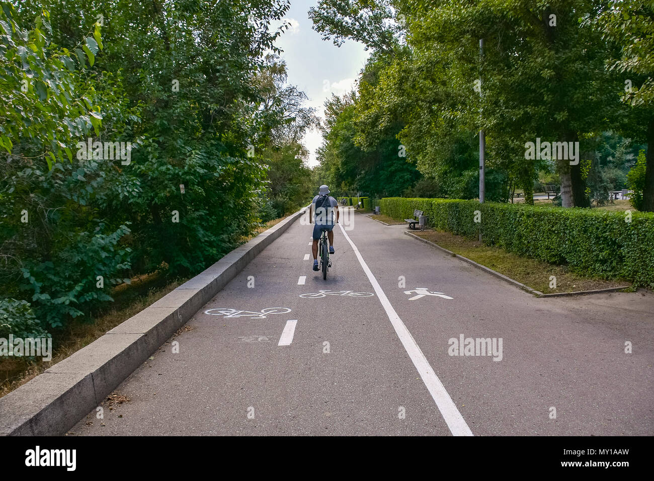 City bike park hi-res stock photography and images - Alamy