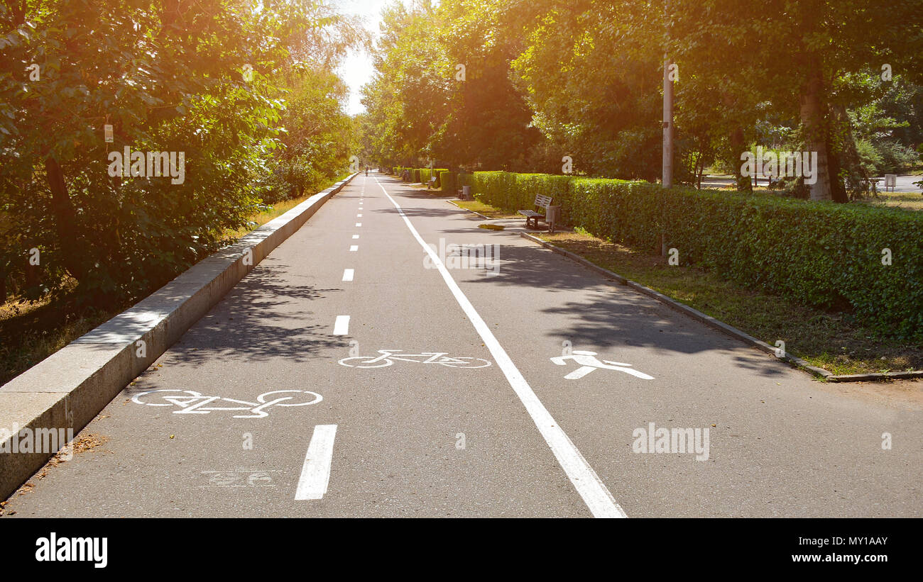 City bike park hi-res stock photography and images - Alamy