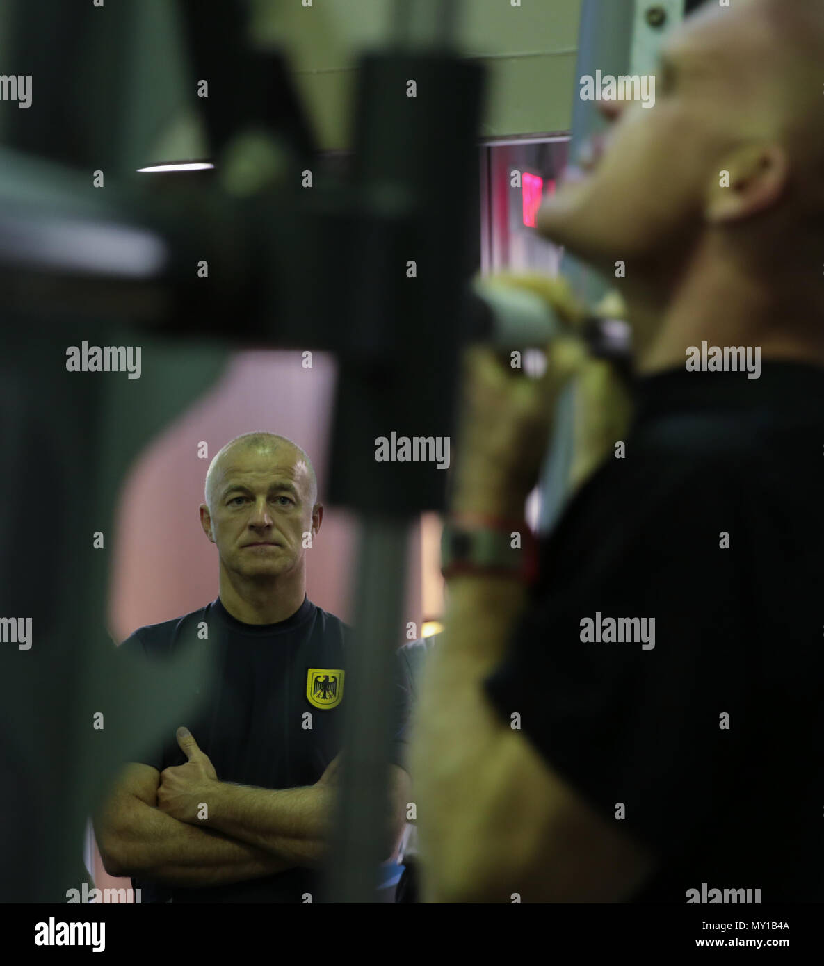 German army Sgt. Maj. Michael Kern oversees the chin-up testing of U.S ...