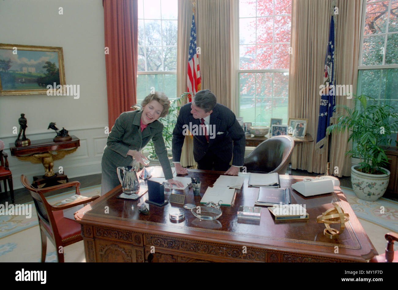 Ronald nancy reagan 80s hi-res stock photography and images - Alamy