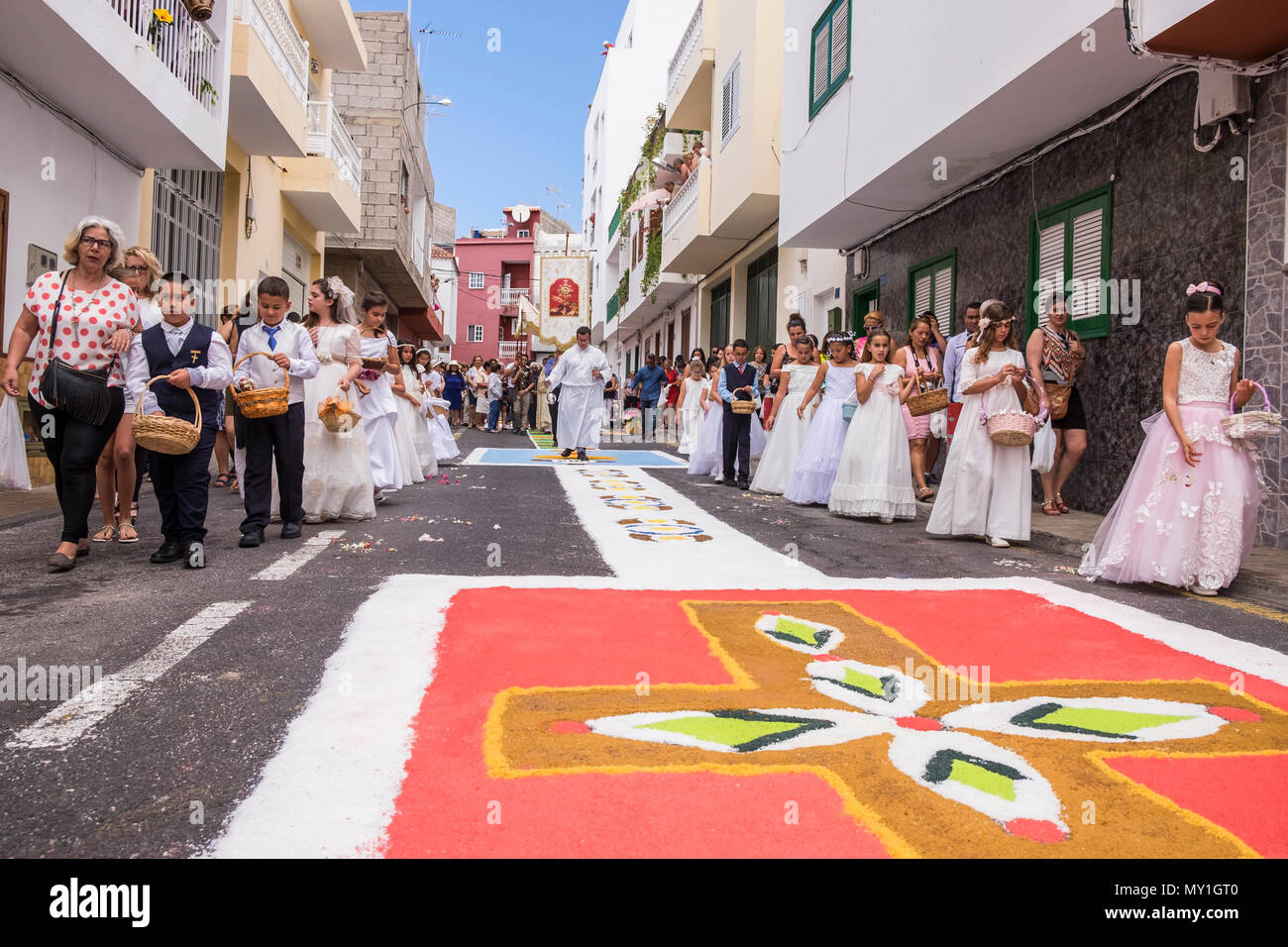 Catholic communion priest hi-res stock photography and images - Alamy