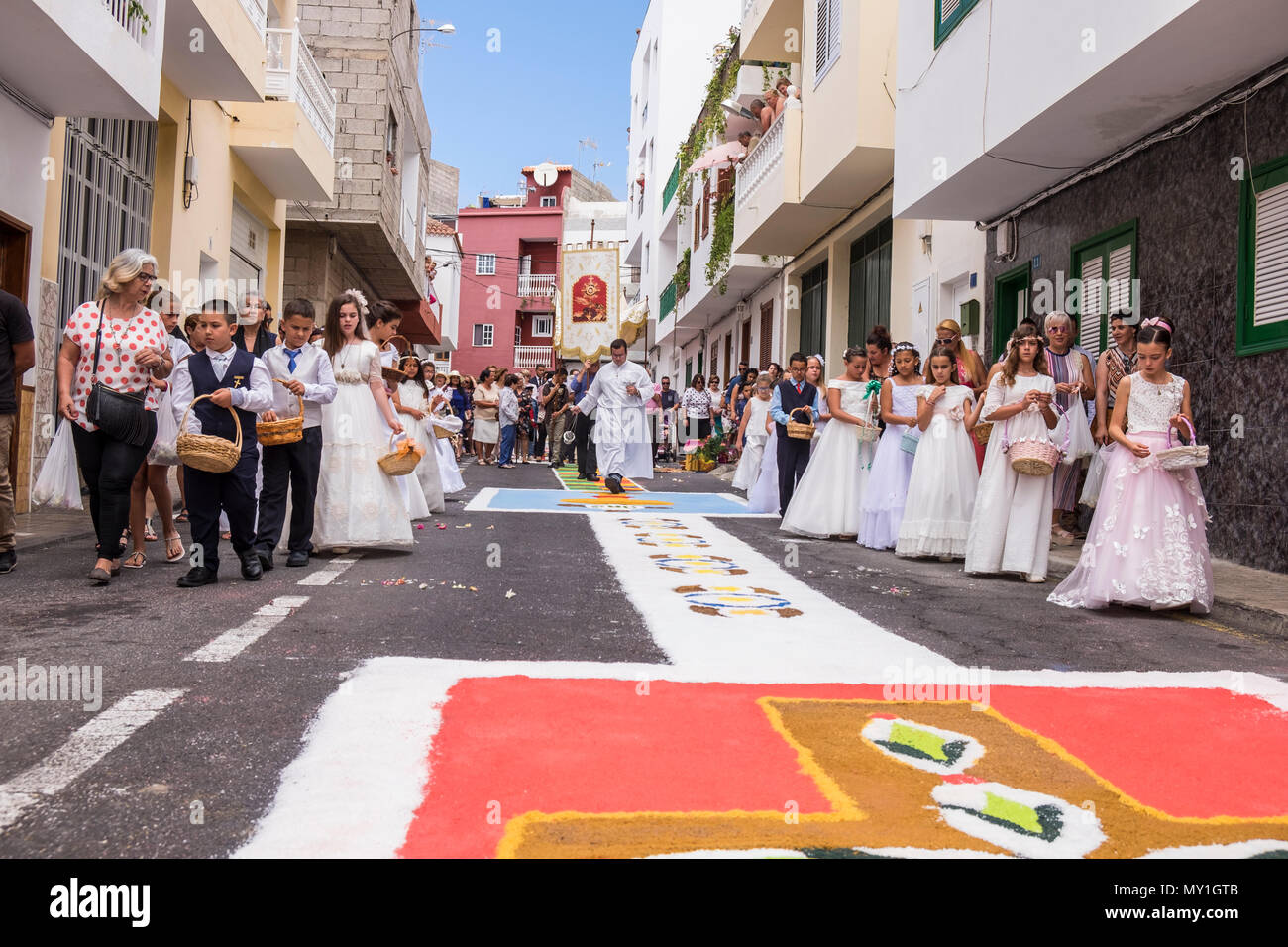 Catholic communion priest hi-res stock photography and images - Alamy