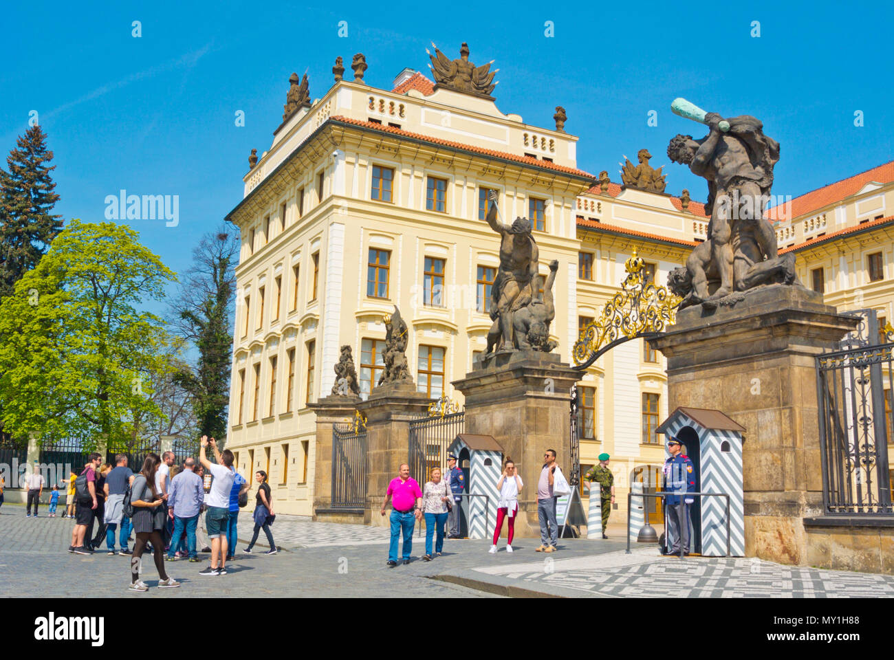 Castle gates, Hradcanske namesti, Hradcany, Prague, Czech Republic ...